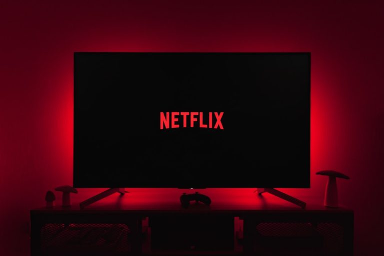 How to Fix Netflix Error Code E100: Step-by-Step Solutions to Get You Streaming Again - ThumbTube