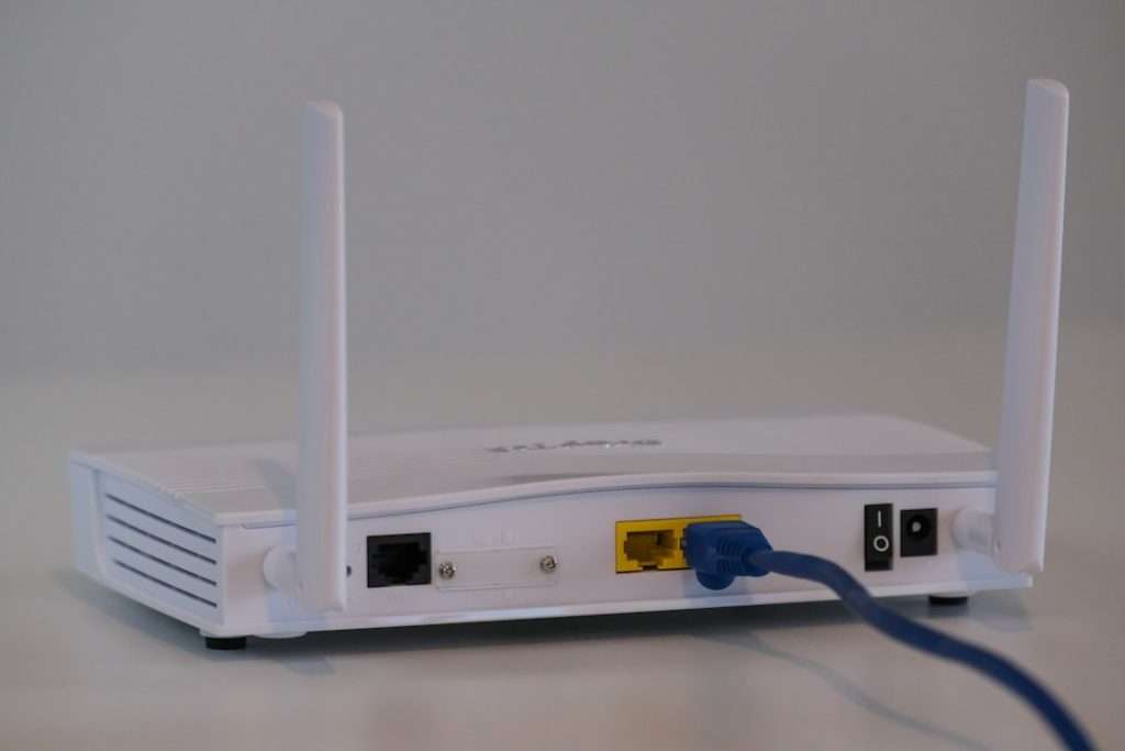 Modem vs router issues—how to tell which is bad - ThumbTube